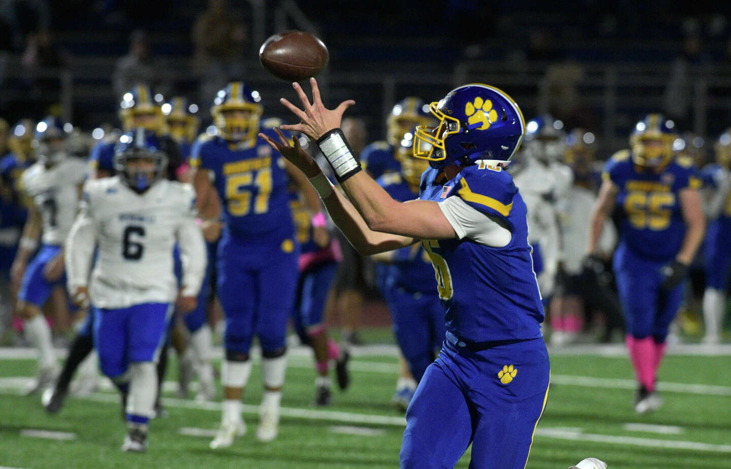 Brookfield High School football defeats No. 7 Bunnell with defense