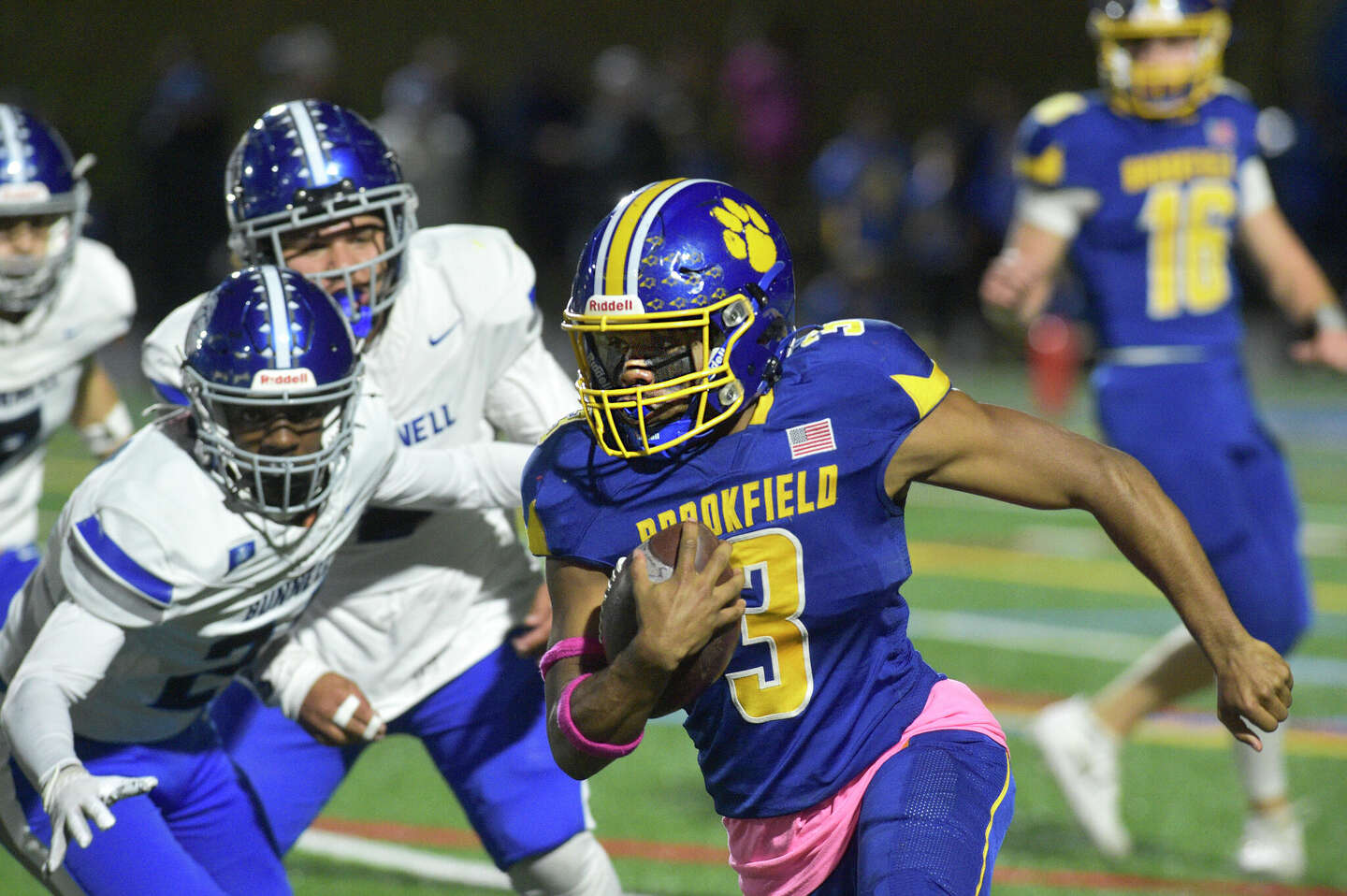 Brookfield High School football defeats No. 7 Bunnell with defense