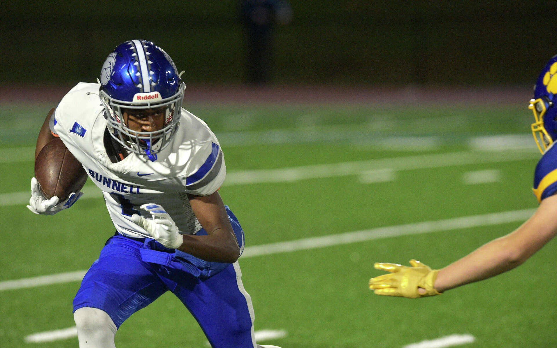 Brookfield High School football defeats No. 7 Bunnell with defense
