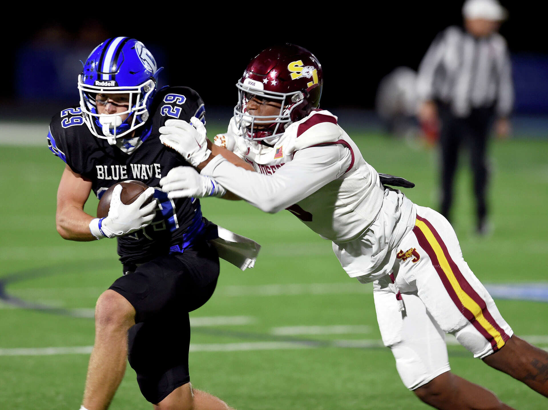 Darien football shuts down St. Joseph in battle of Top 10 teams