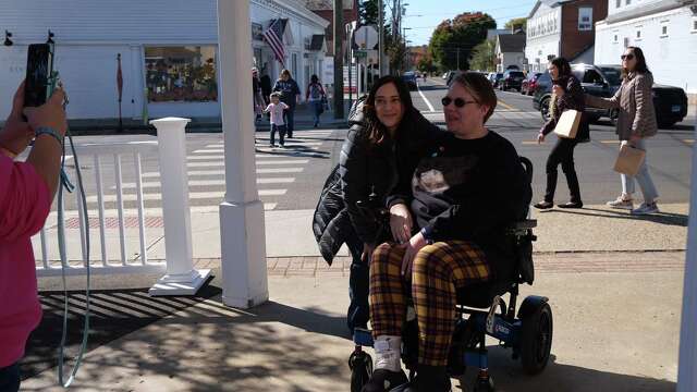 'Gilmore Girls' fans flock to CT for 'The Firelight Event' fan fest