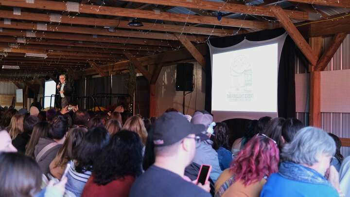 'Gilmore Girls' fans flock to CT for 'The Firelight Event' fan fest