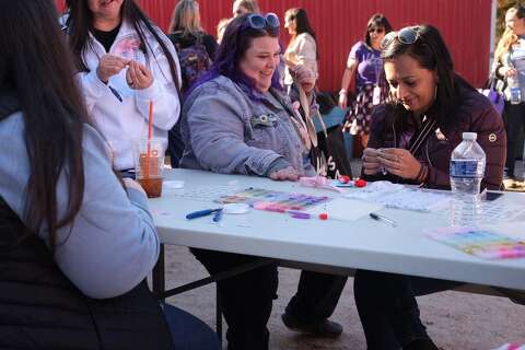 'Gilmore Girls' fans flock to CT for 'The Firelight Event' fan fest
