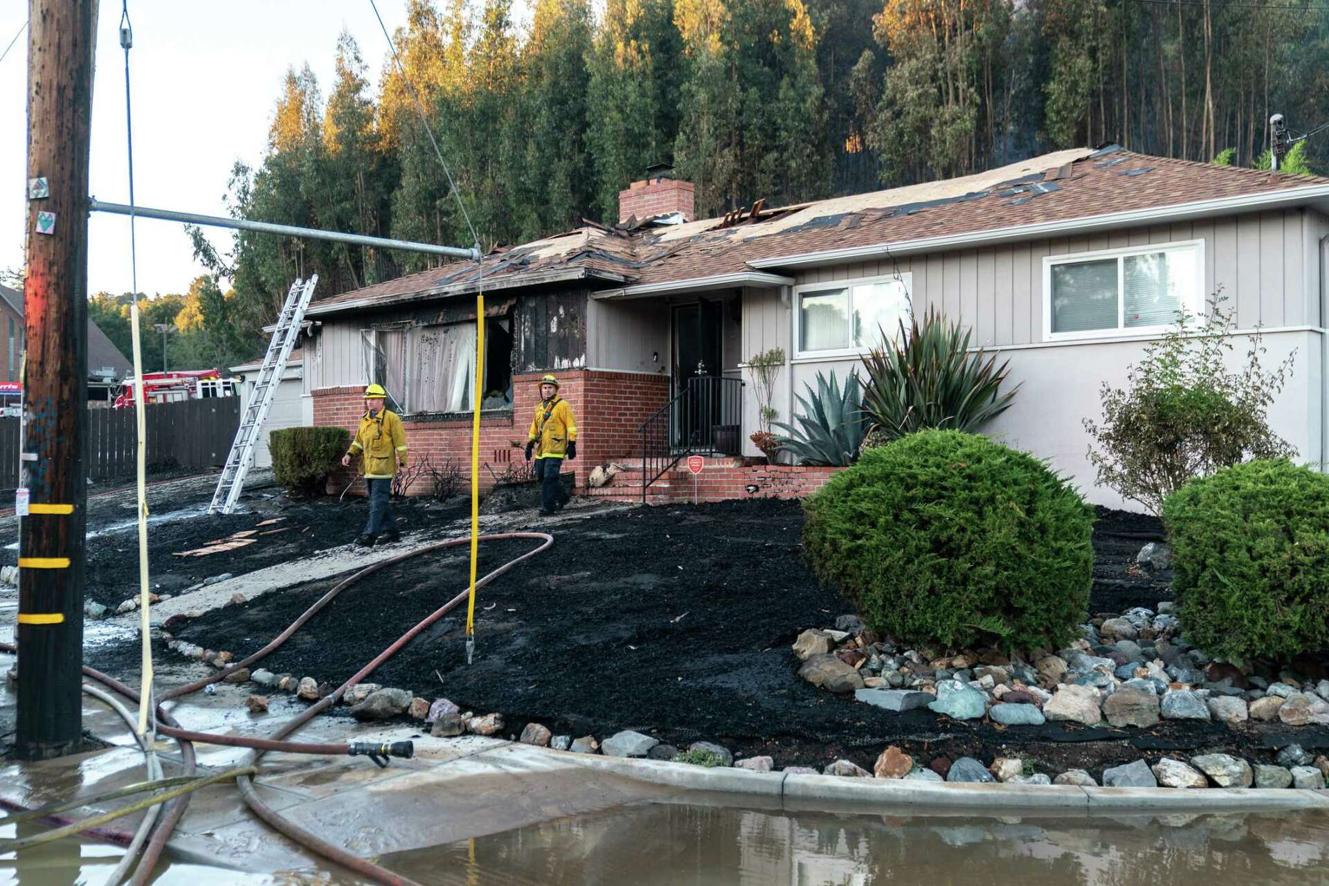 Oakland fire about 70% contained, but high winds keep danger high