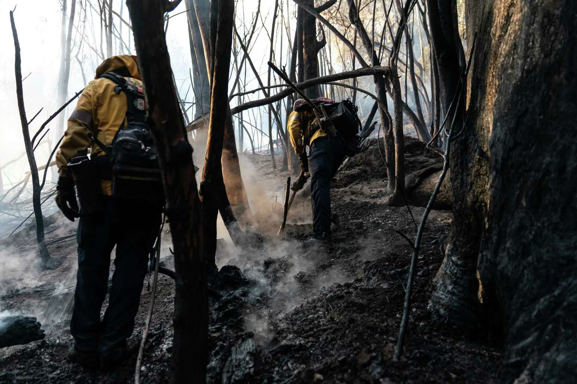 Oakland fire about 70% contained, but high winds keep danger high