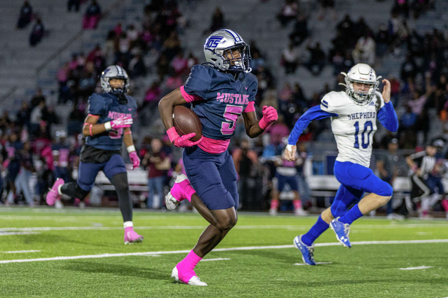 West Orange-Stark football: Mustangs beat Shepherd for 5th straight wi