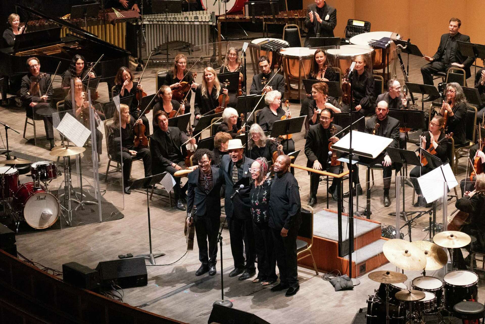Oakland Symphony’s new music director makes dynamic debut