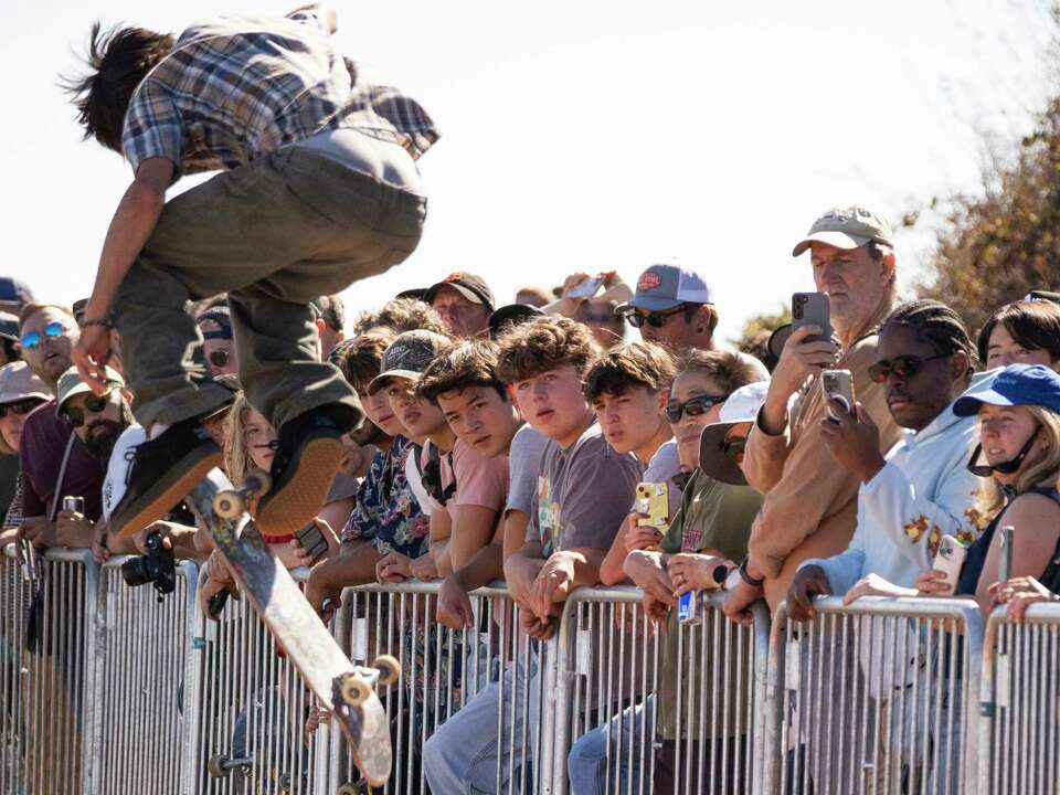 Skateboarders soar on SF’s Twin Peaks in fast, frenzied competition