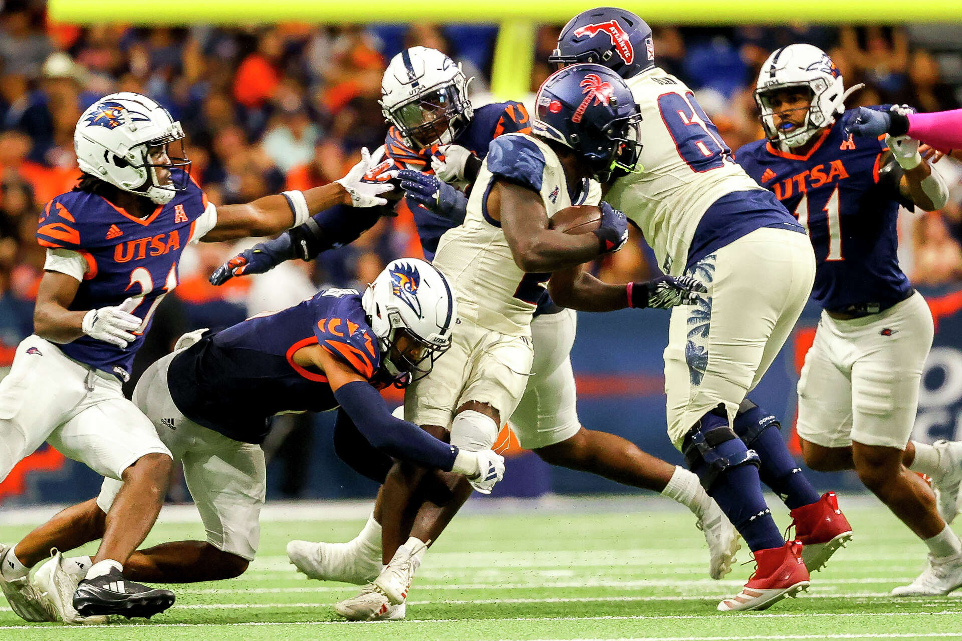 UTSA battles through injuries, turnovers to top Florida Atlantic