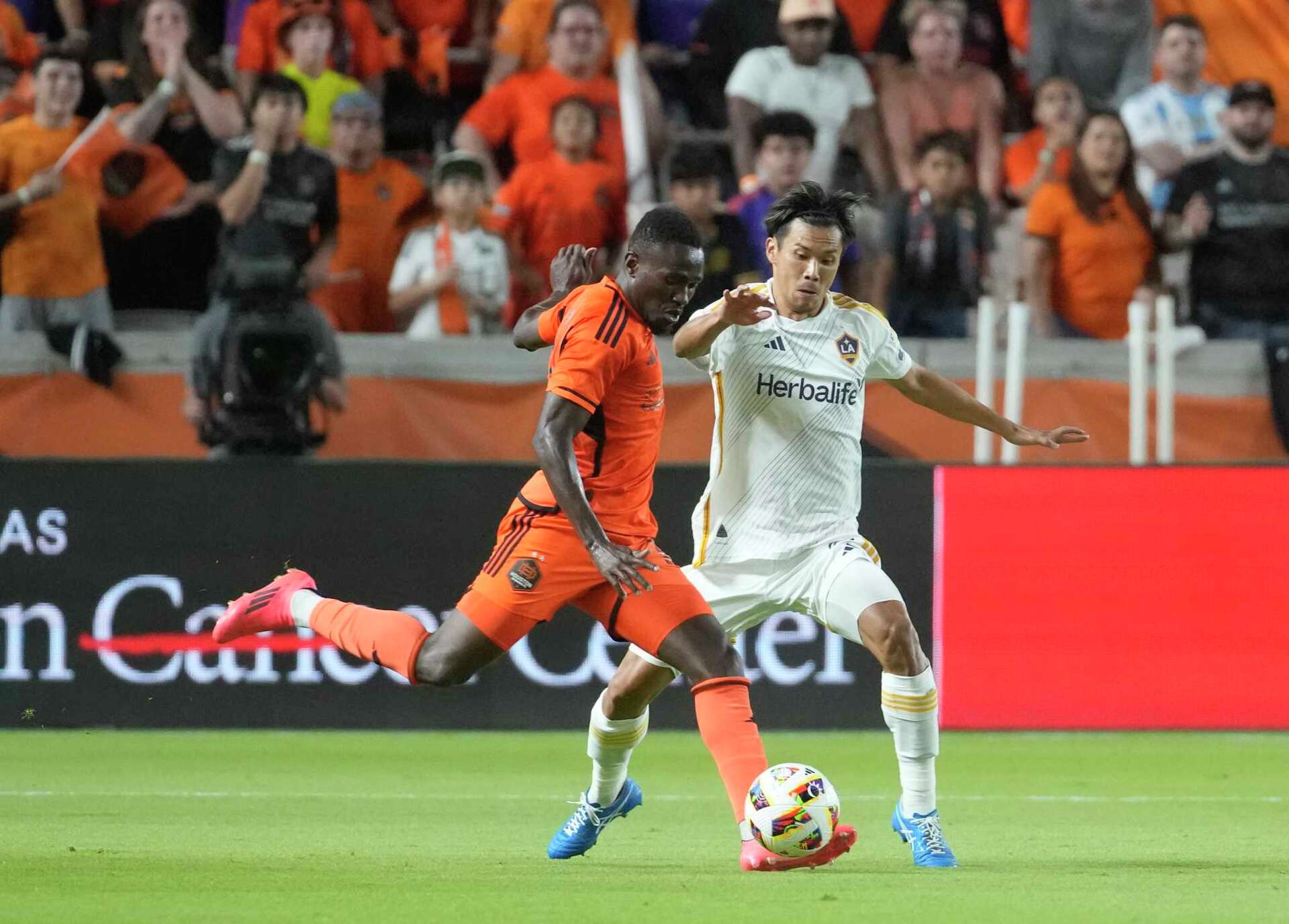 Daniel Steres, Dynamo beat Galaxy in regular-season finale