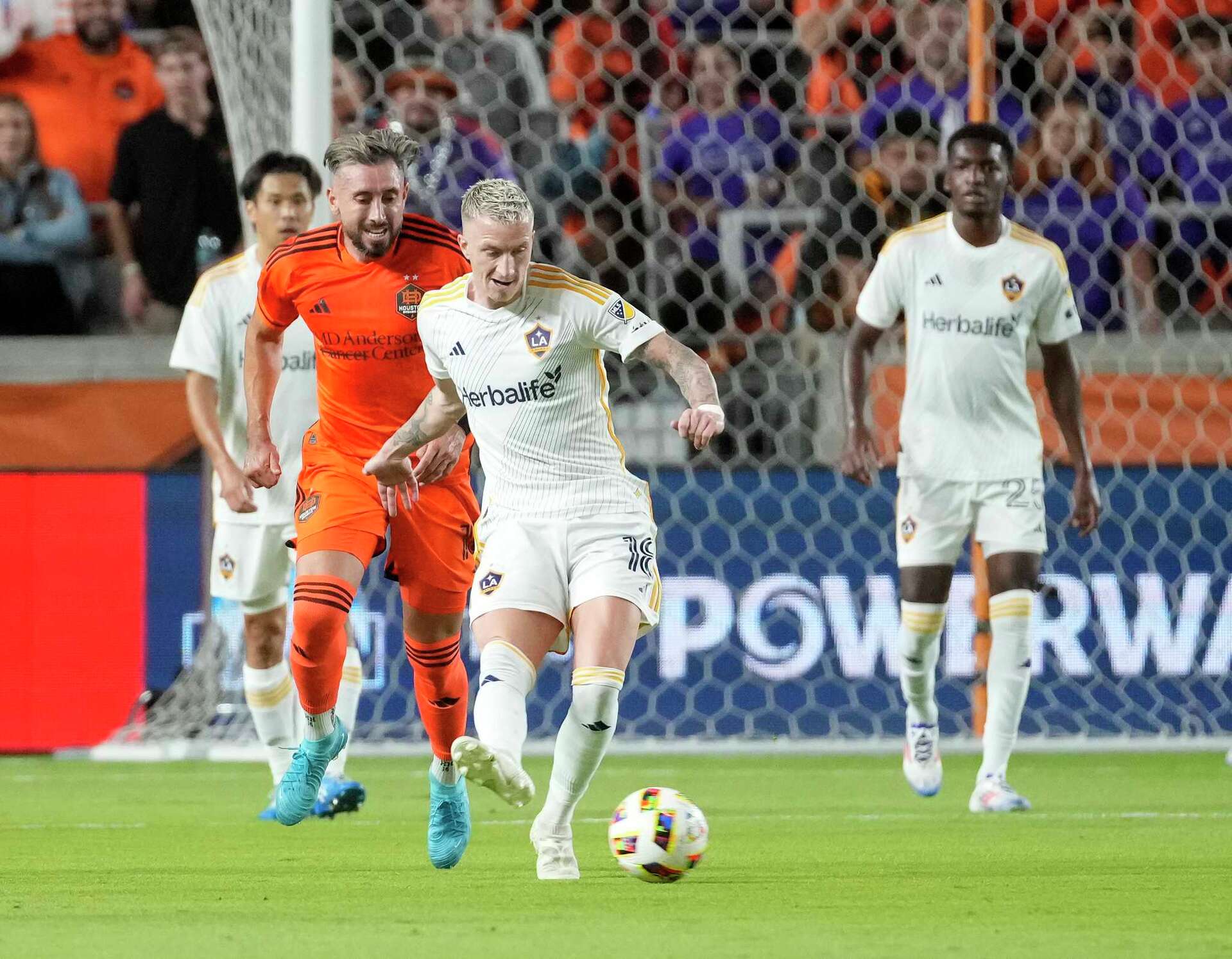 Daniel Steres, Dynamo beat Galaxy in regular-season finale