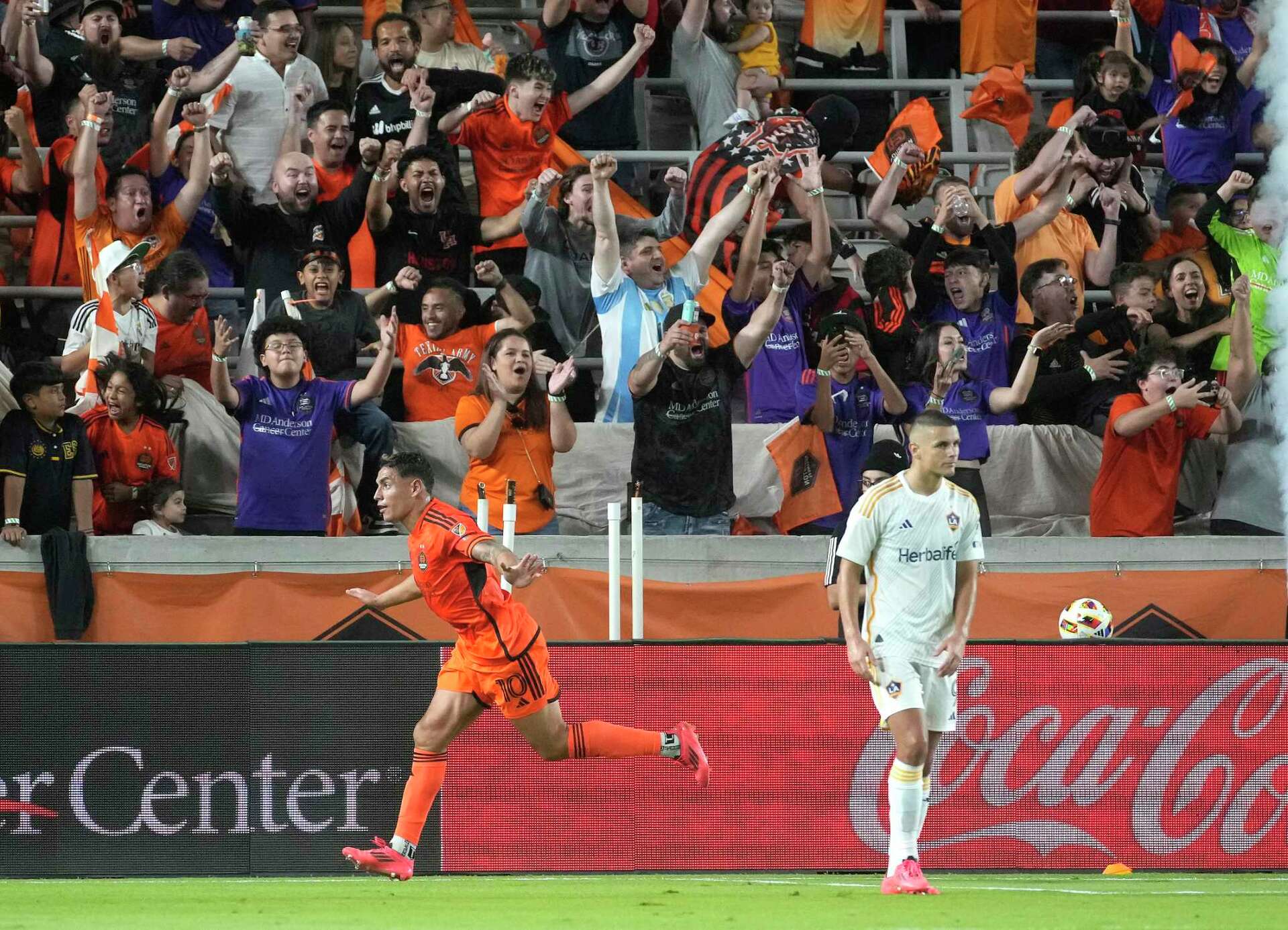 Daniel Steres, Dynamo beat Galaxy in regular-season finale