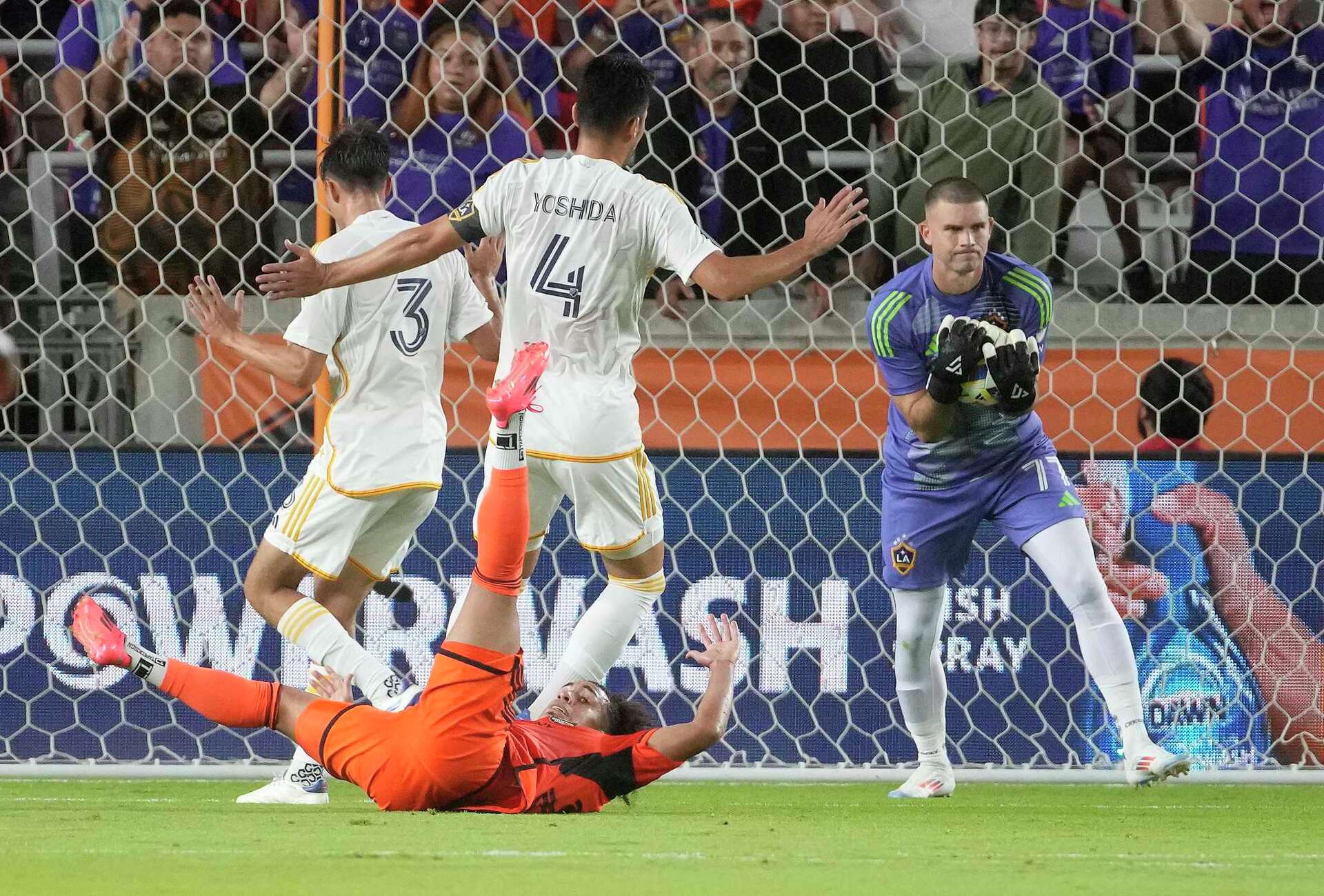 Daniel Steres, Dynamo beat Galaxy in regular-season finale