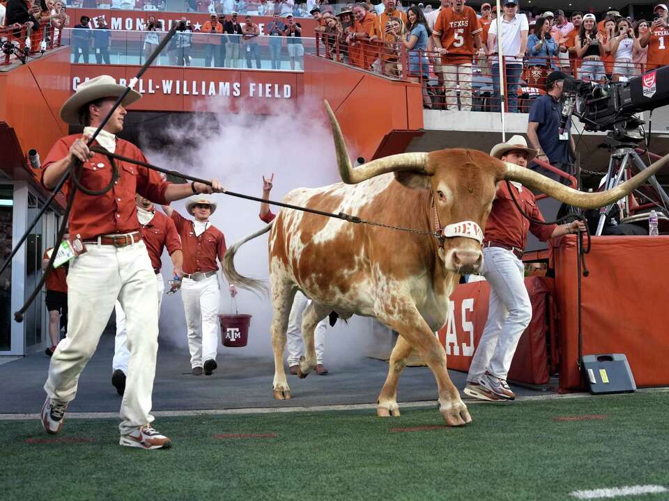 UT Longhorns: How money may impact Rodney Terry's future