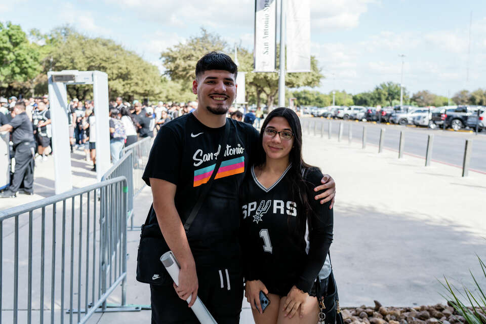 San Antonio Spurs fans show love at Silver and Black Scrimmage