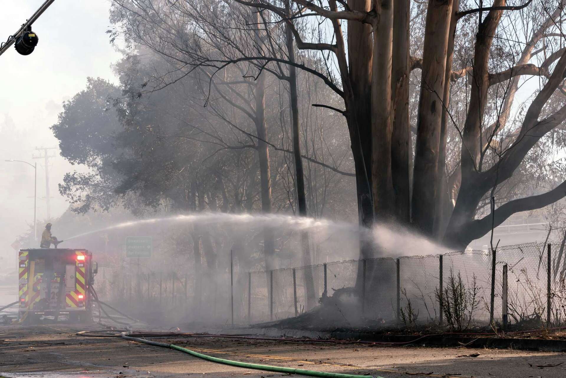 Oakland fire 85% contained as evacuation orders lift