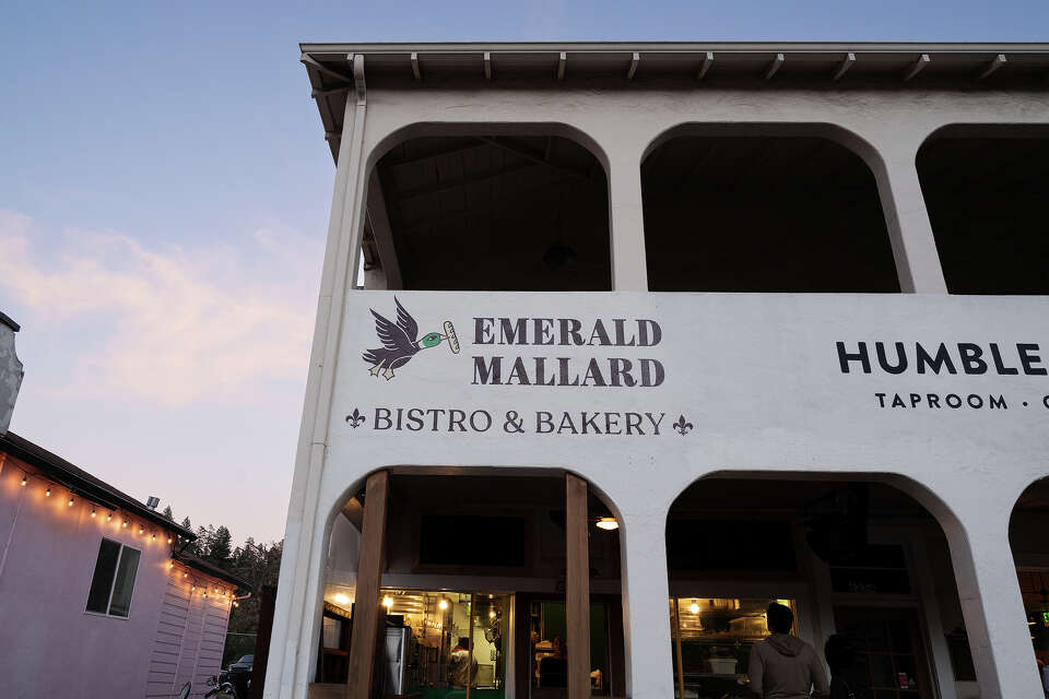 Historic Calif. road trip spot is now a temple to Michelin-cred burger