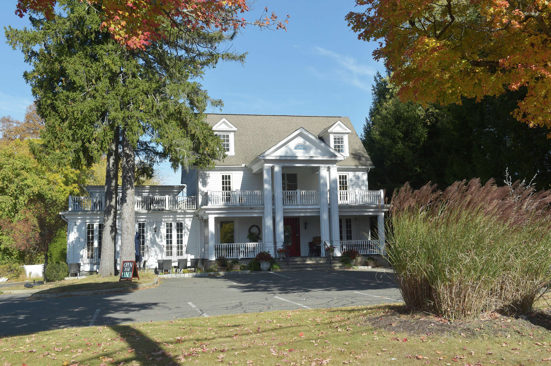 Ridgefield board OK's plan to demo Red Rooster Pub for apartments