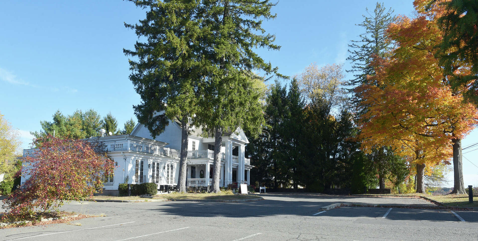 Ridgefield's Red Rooster owner seeks to demo pub, build apartments