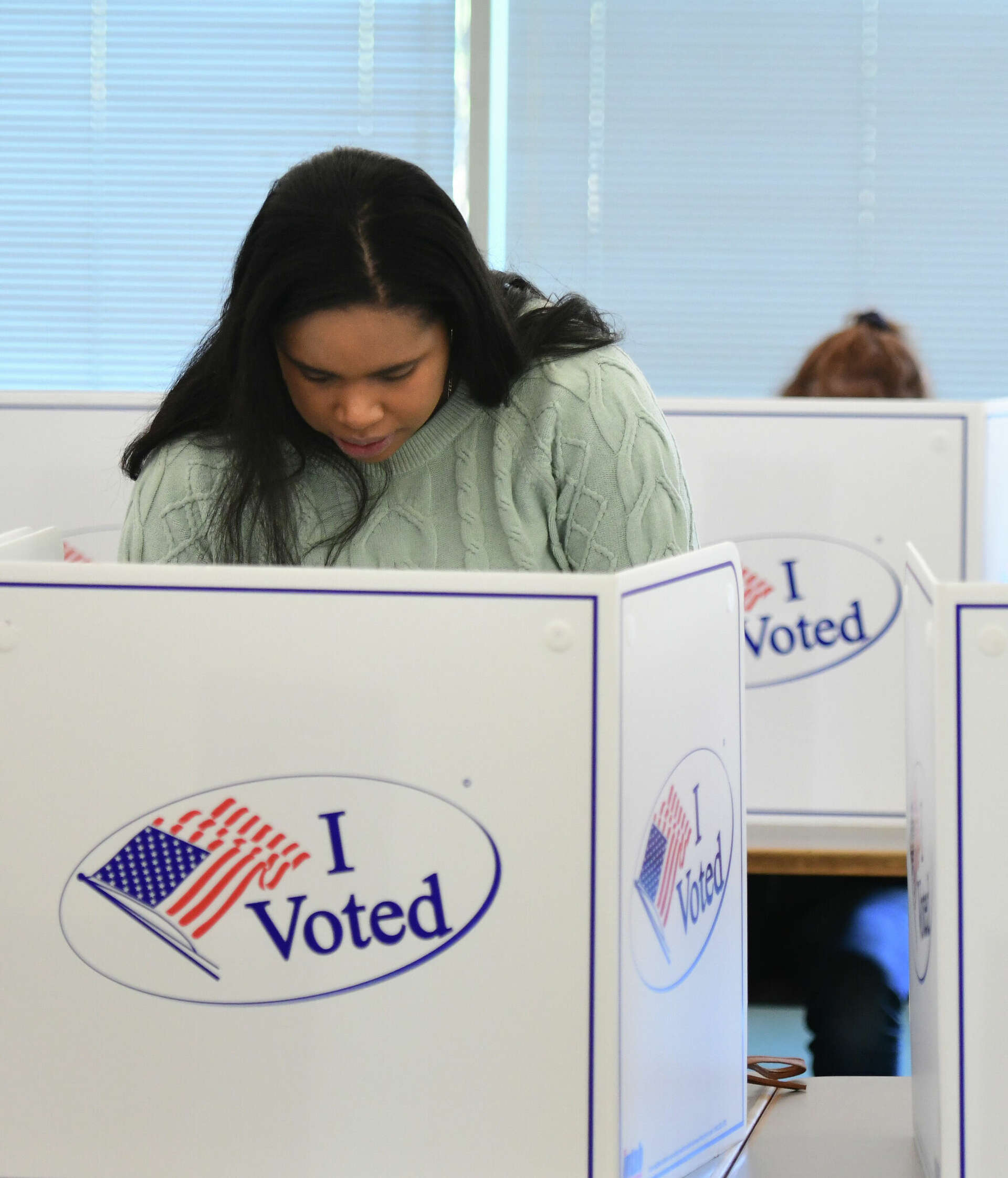 Stamford early voting crowds government center as residents line up