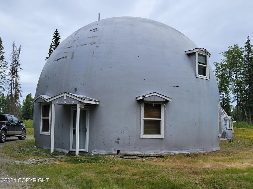 Crumbling Alaskan Dome Home With 'One of a Kind' Circular Walls Aims To ...