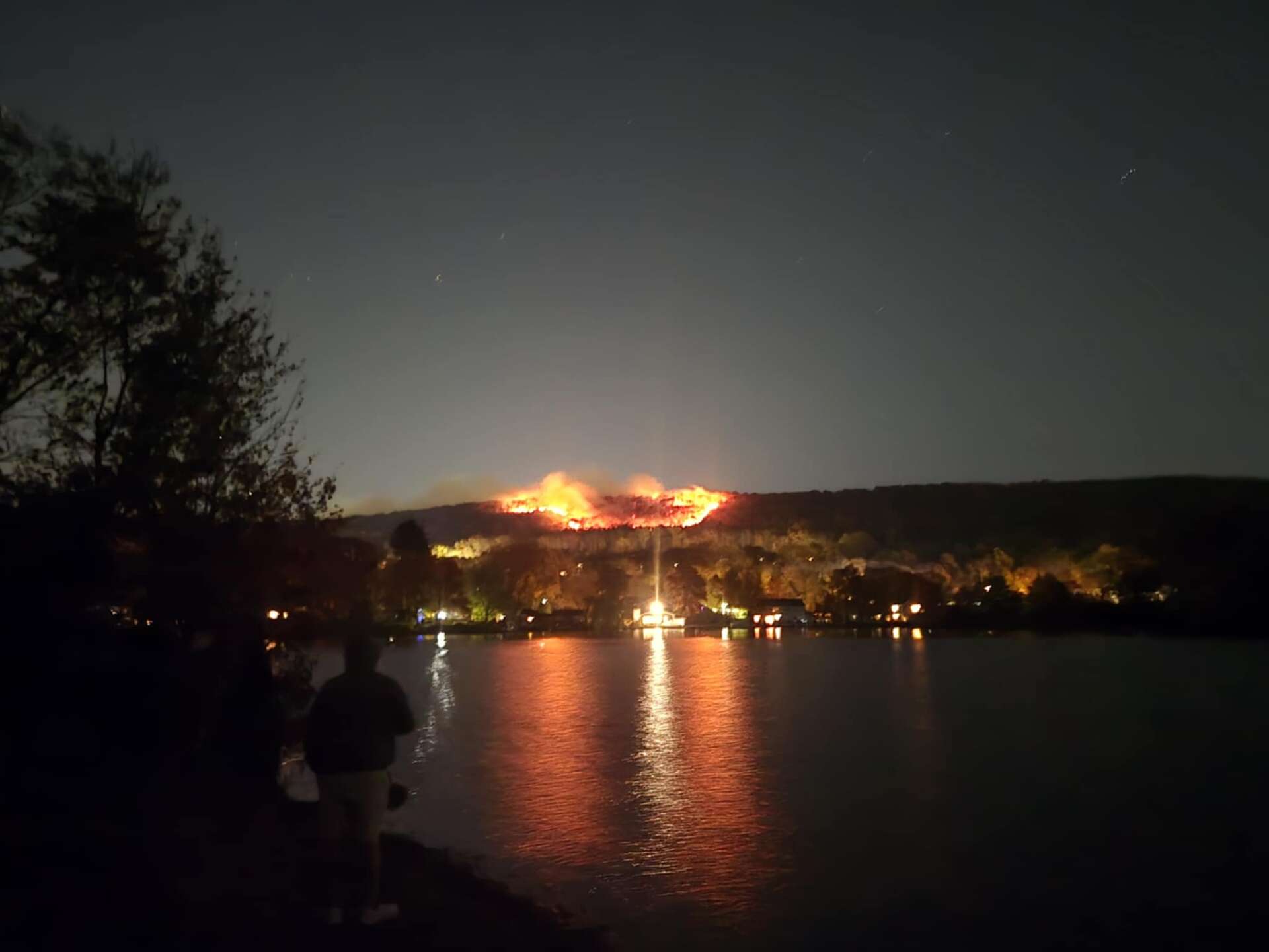 Red flag warning issued in most of CT as Berlin battles brush fire