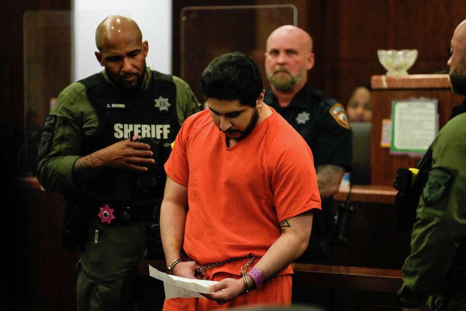 Houston man pleads guilty to stabbing his pregnant wife in 2019