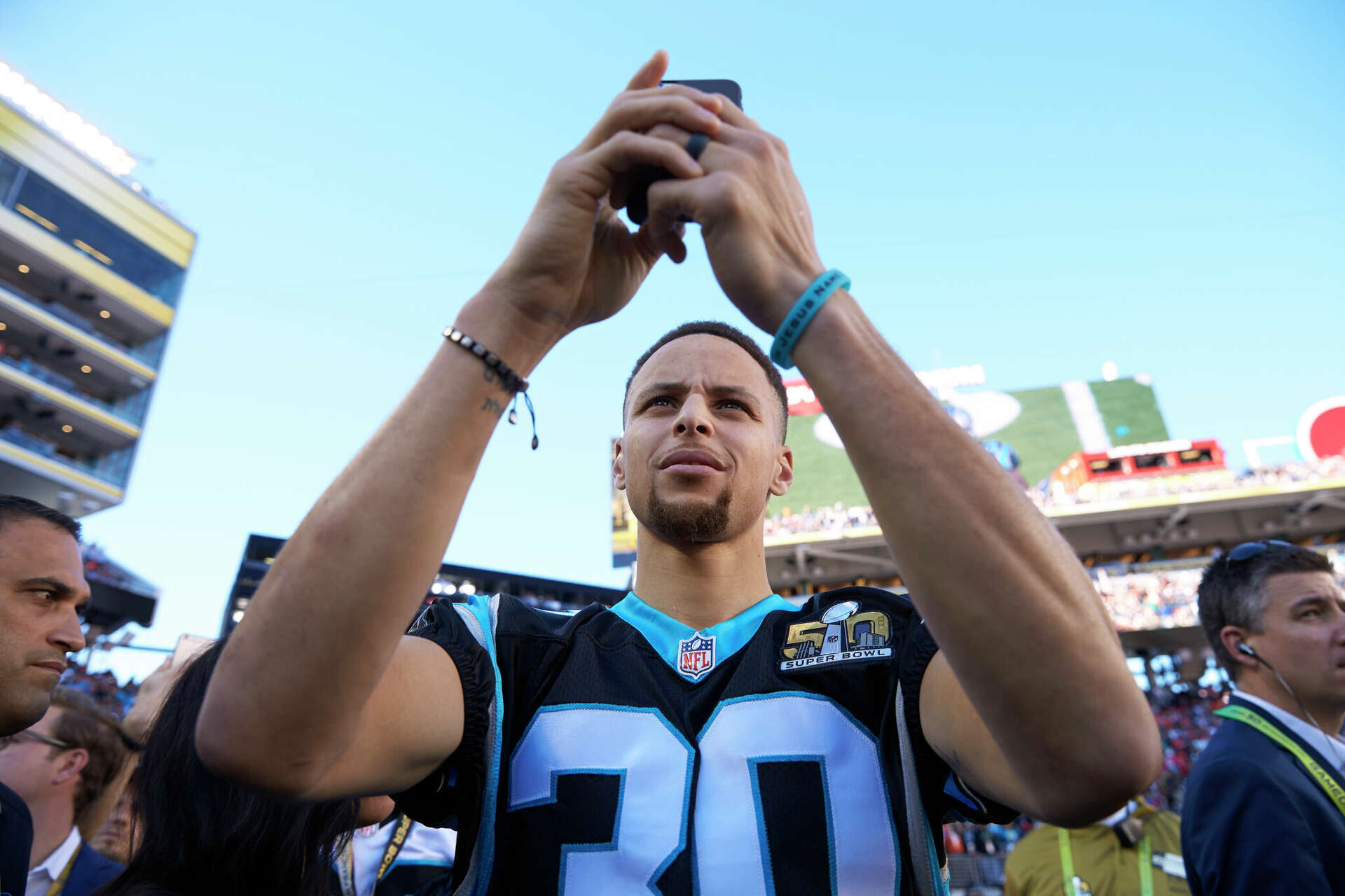 Dubs' Steph Curry makes ESPN host laugh with sad Panthers shout-out