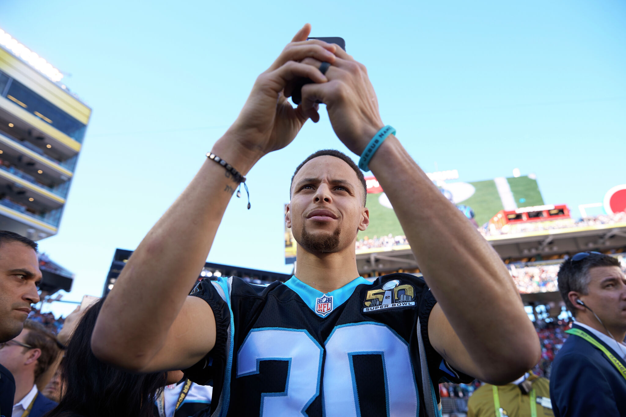 Dubs' Steph Curry makes ESPN host laugh with sad Panthers shout-out