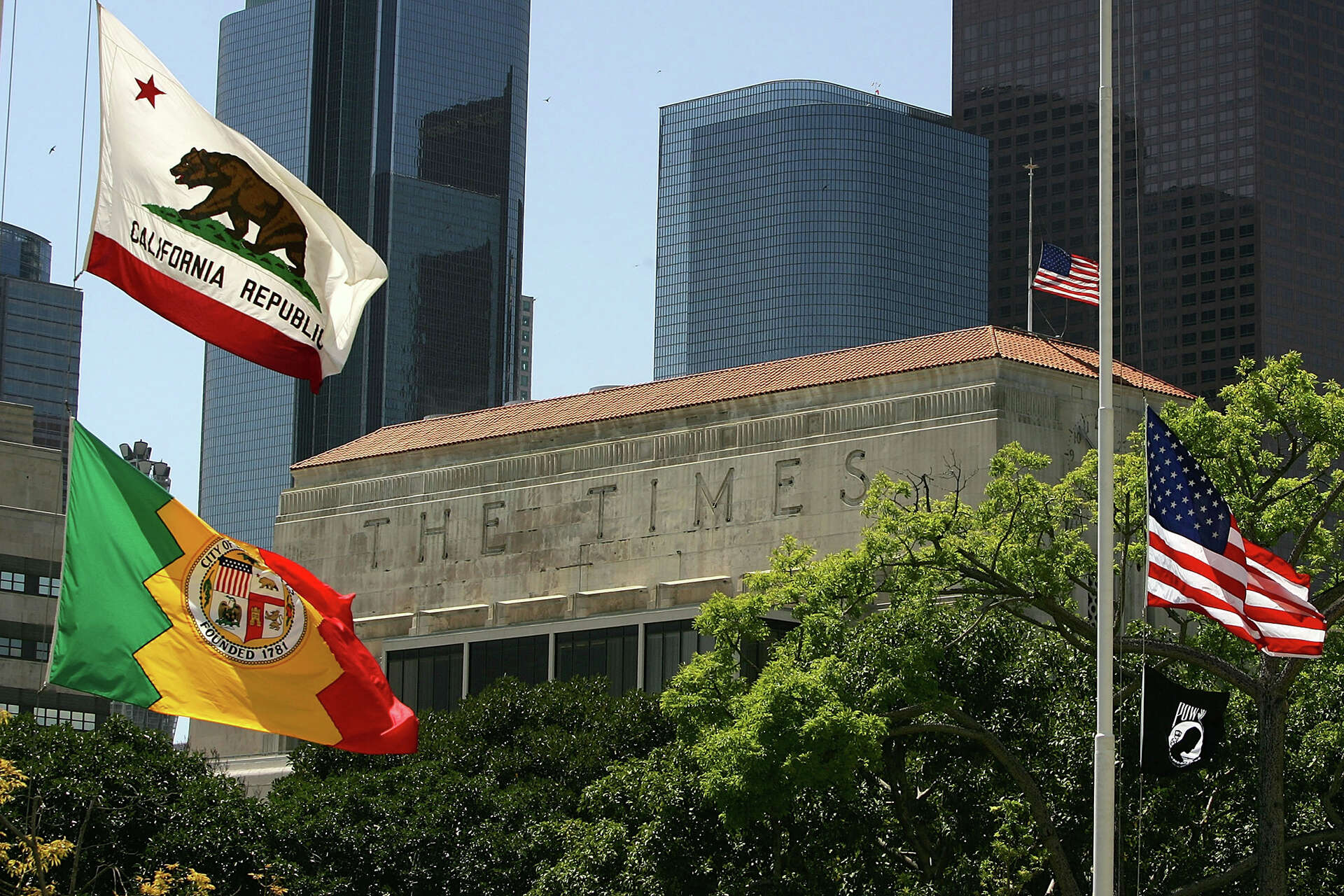 LA Times editor quits after billionaire owner blocked endorsement