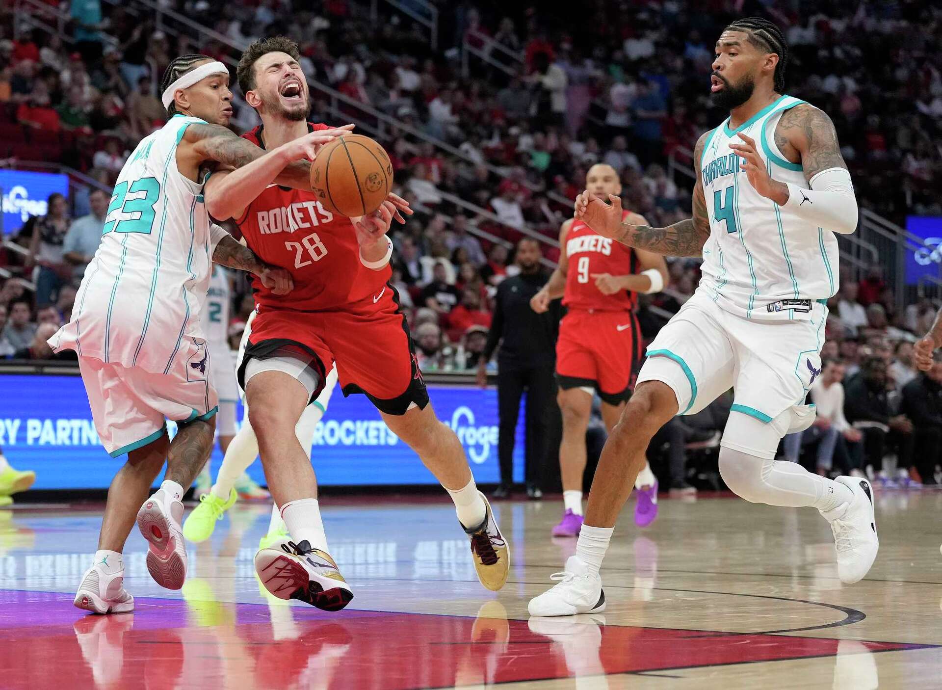 Houston Rockets collapse in season opener, lose to Charlotte Hornets