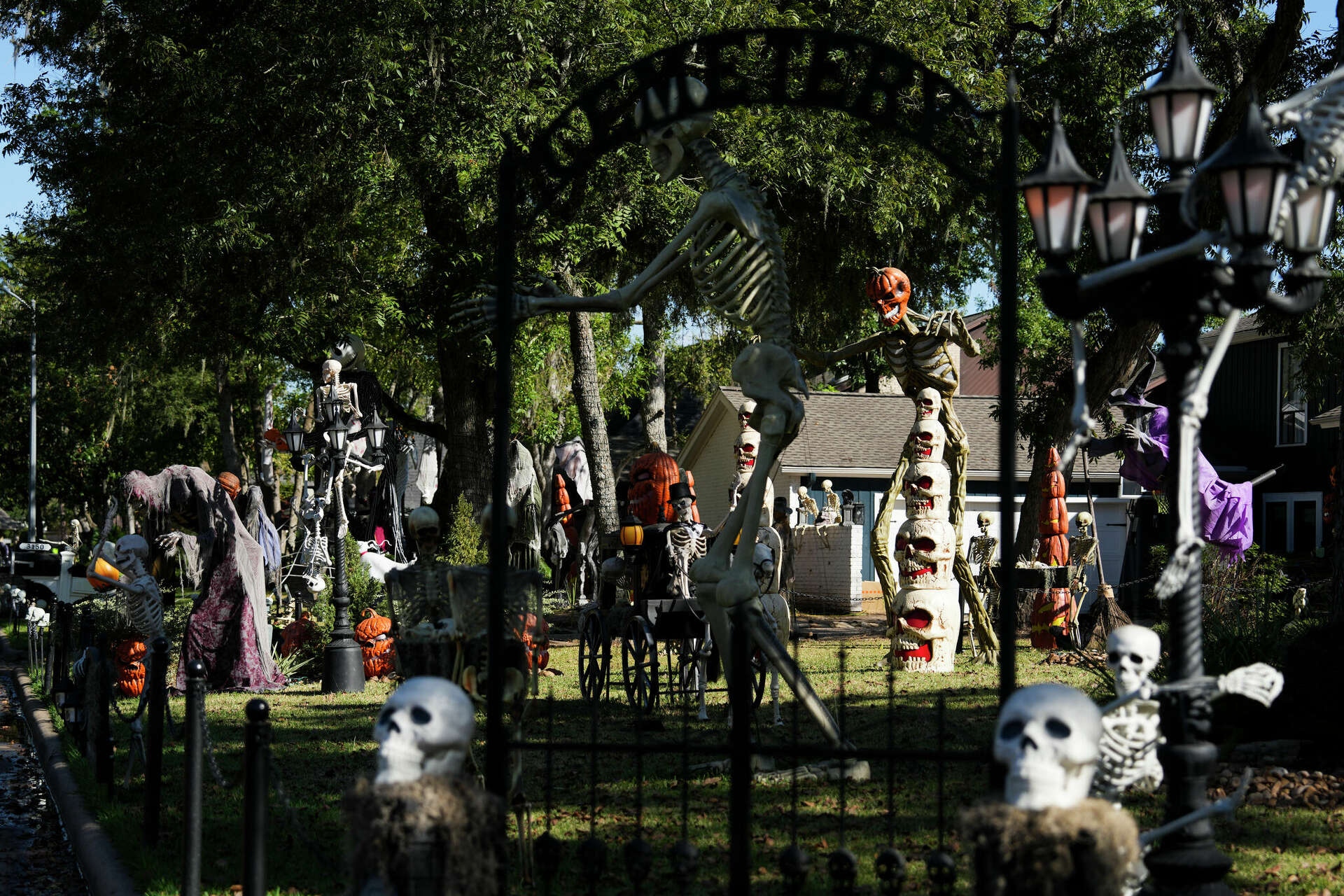 Houston suburb Halloween displays have animatronics and synced music