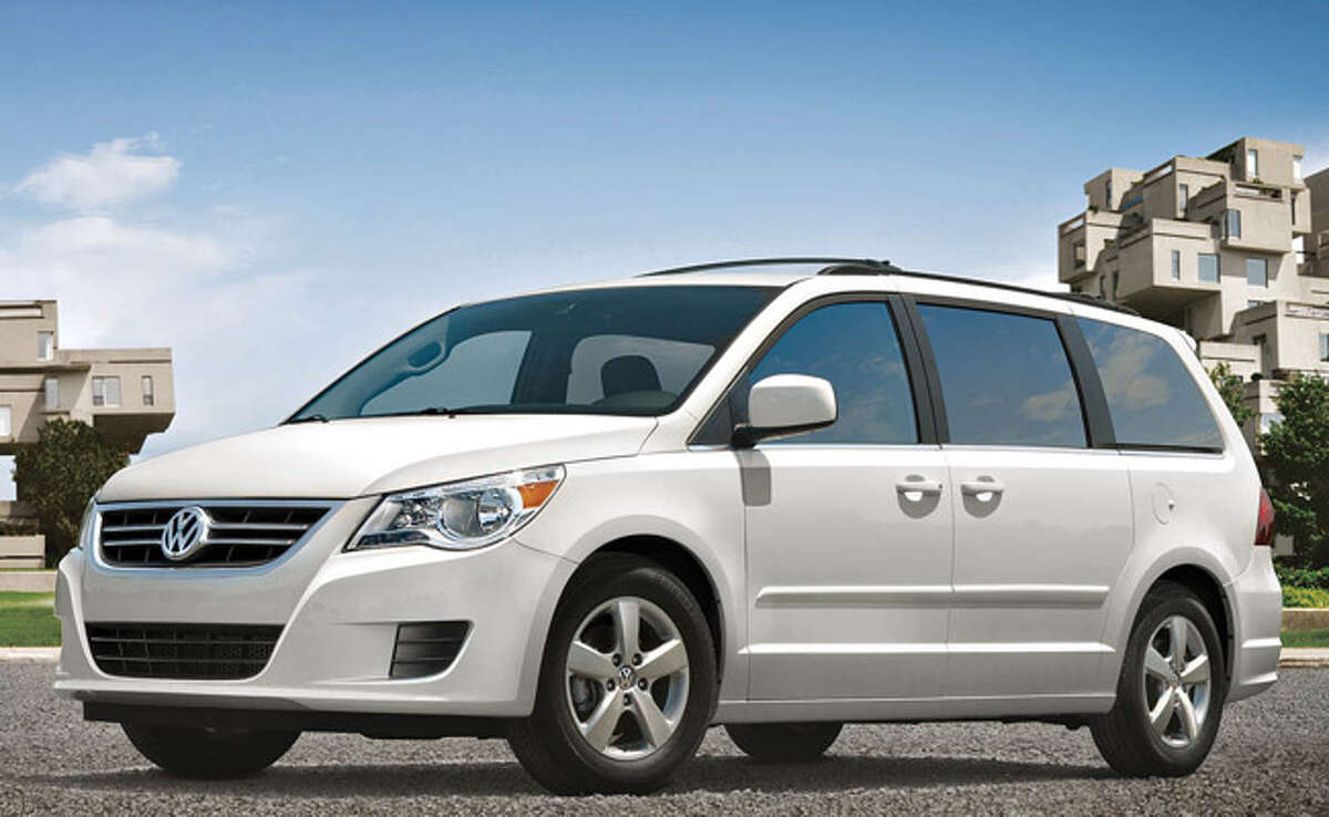 VW teams with Chrysler on Routan