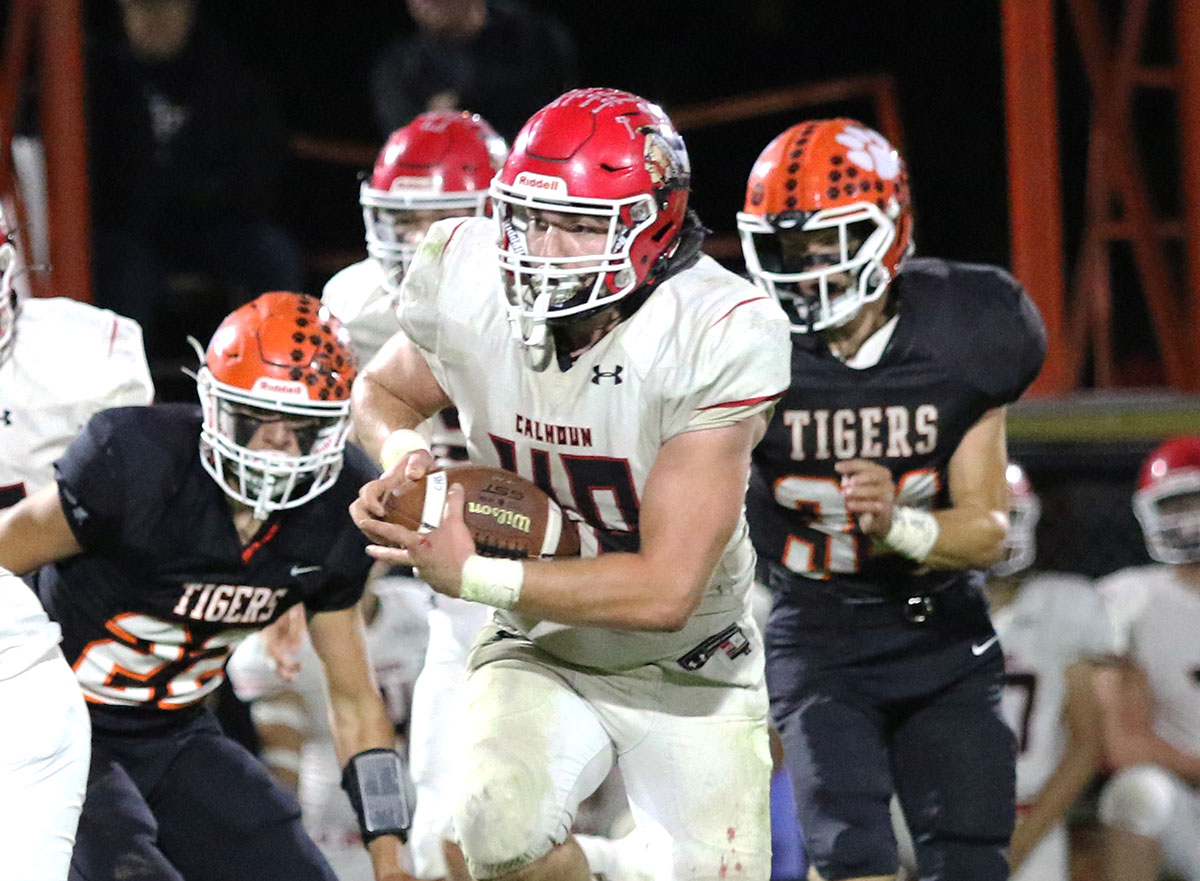 Calhoun's Conner Longnecker runs past Jonah, dad and Tony to No. 1