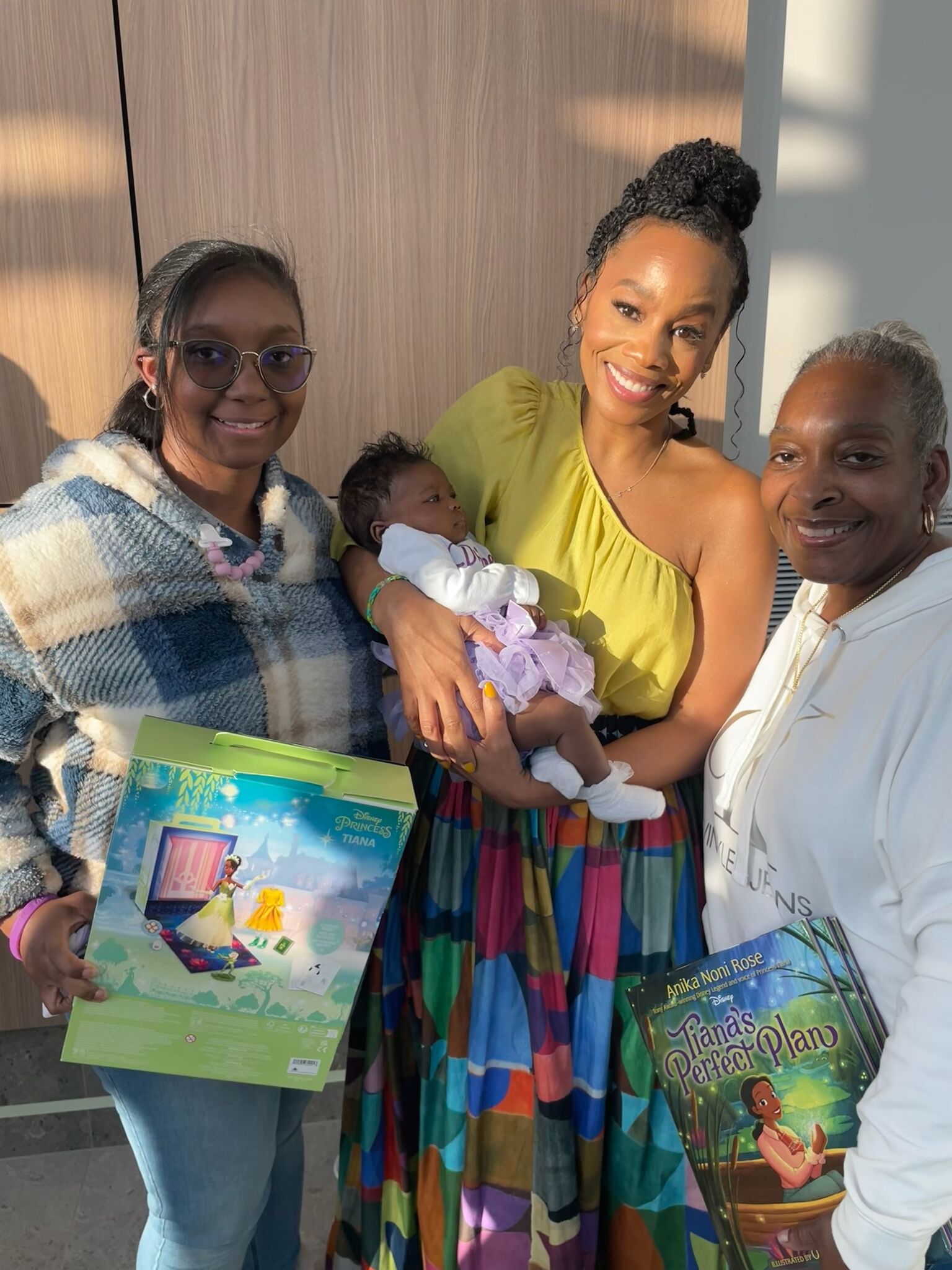 Actor, Disney princess Anika Noni Rose has book-signing in Bloomfield