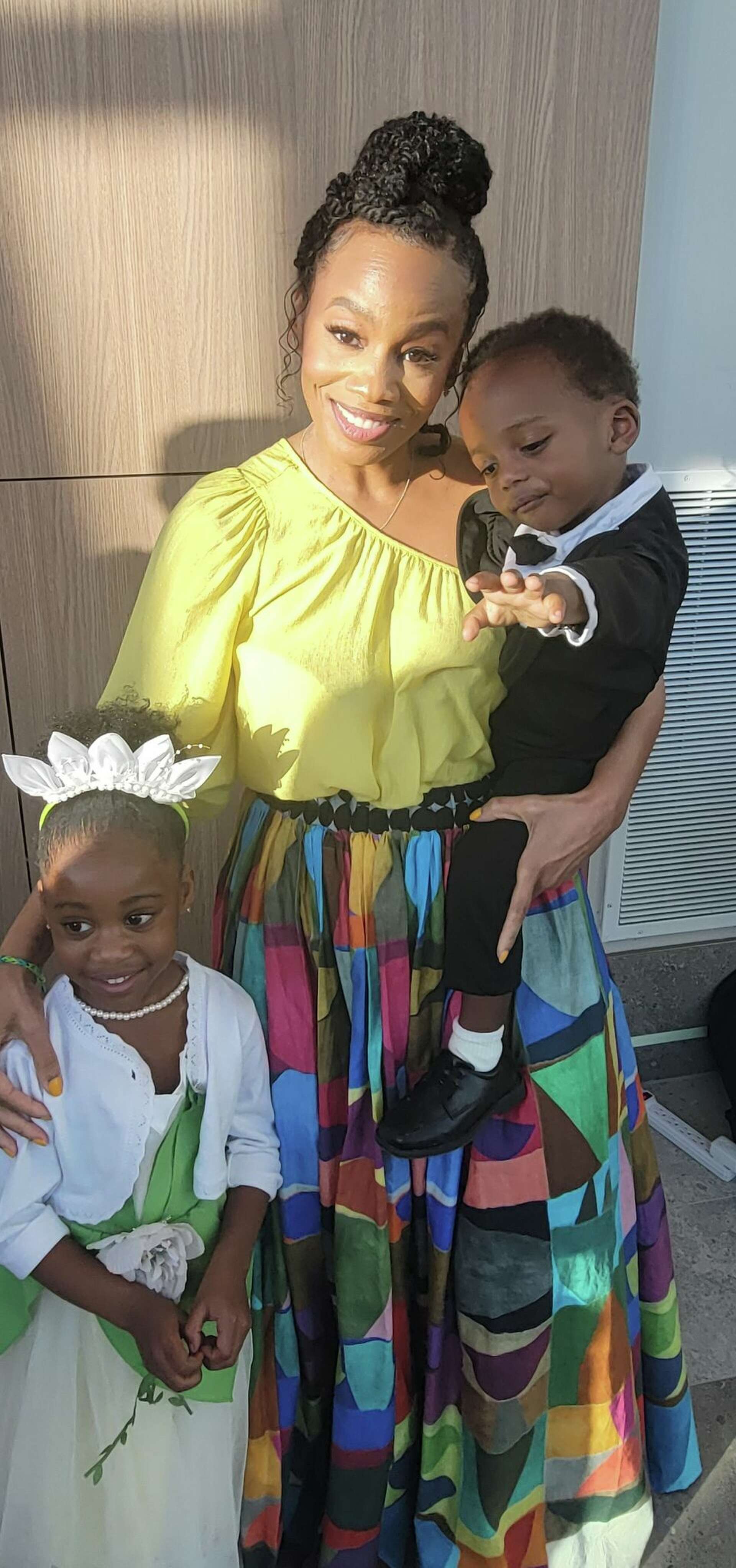 Actor, Disney princess Anika Noni Rose has book-signing in Bloomfield