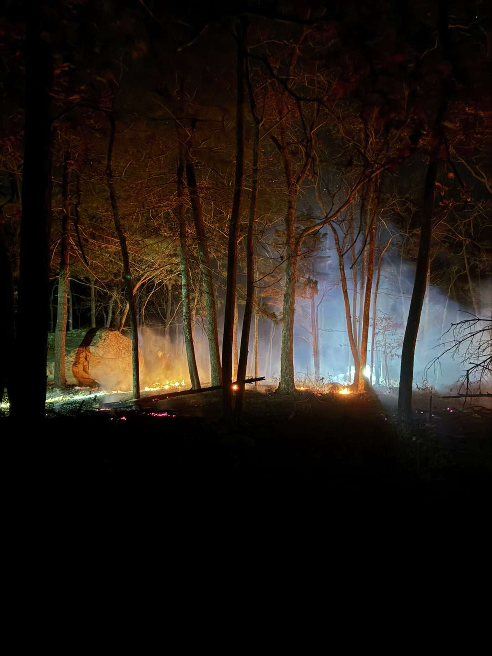 5-acre brush fire near I-95 extinguished in East Lyme, officials say