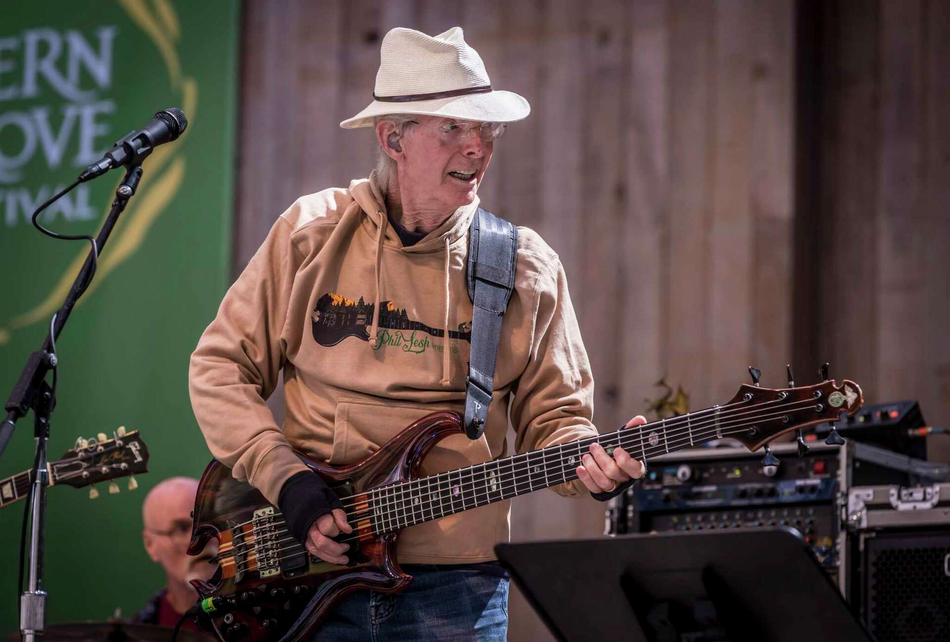 Phil Lesh, Grateful Dead co-founder and bassist, dies at 84