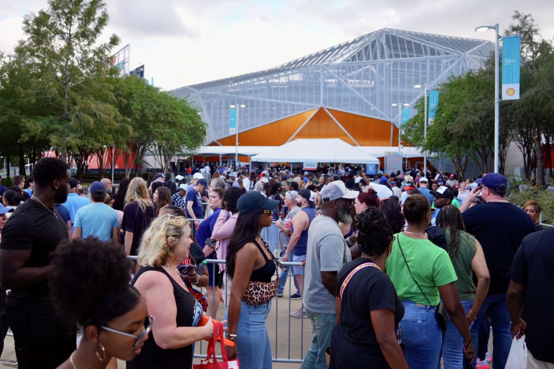 What size crowd did Kamala Harris' Houston rally attract?