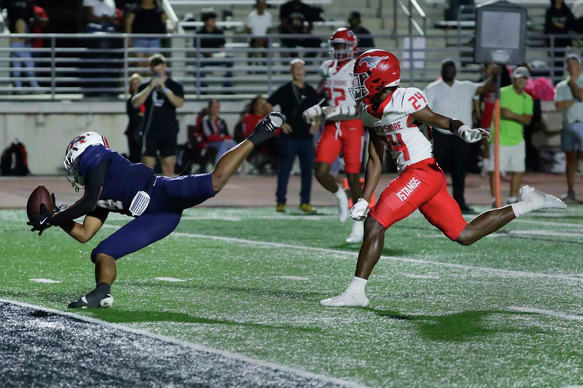 North Shore Mustangs earn dramatic win over Atascocita Eagles