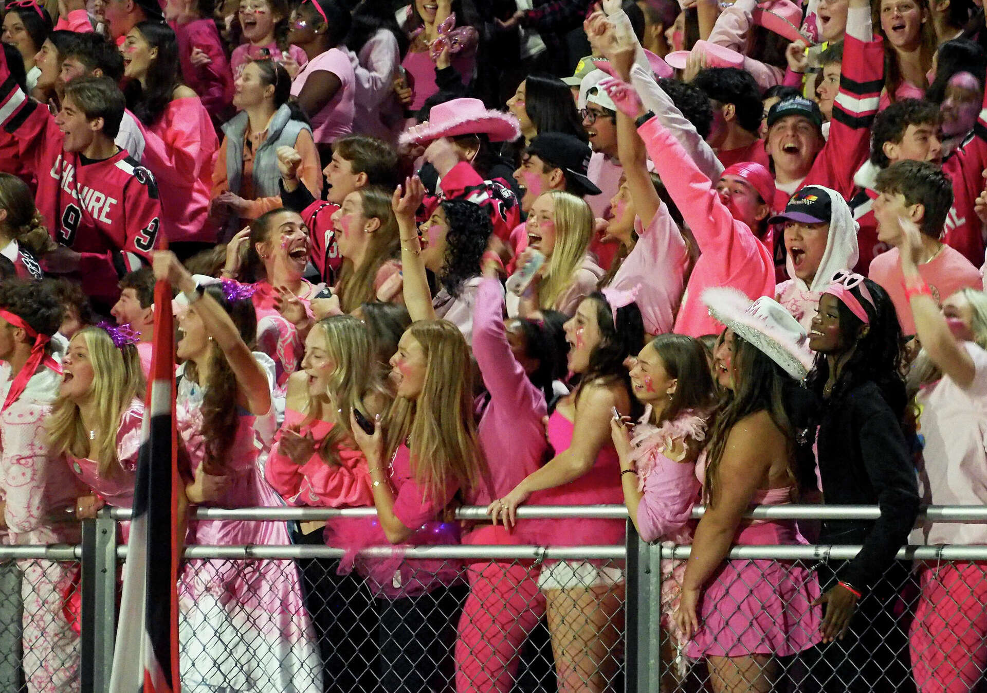No. 2 Hand football team beats Cheshire with dominant fourth quarter