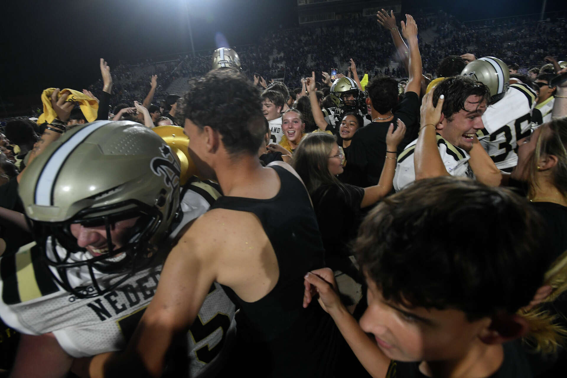 Recap: Nederland stuns Port Neches-Groves in Mid-County Madness