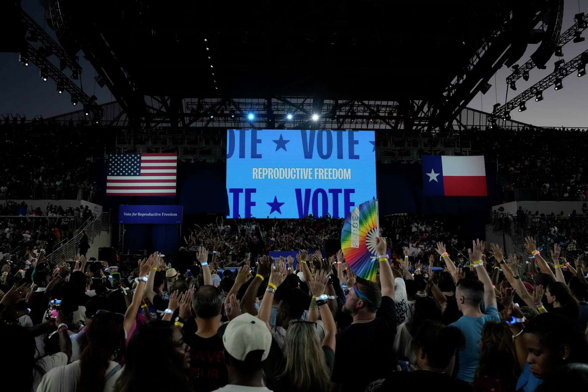 What size crowd did Kamala Harris' Houston rally attract?