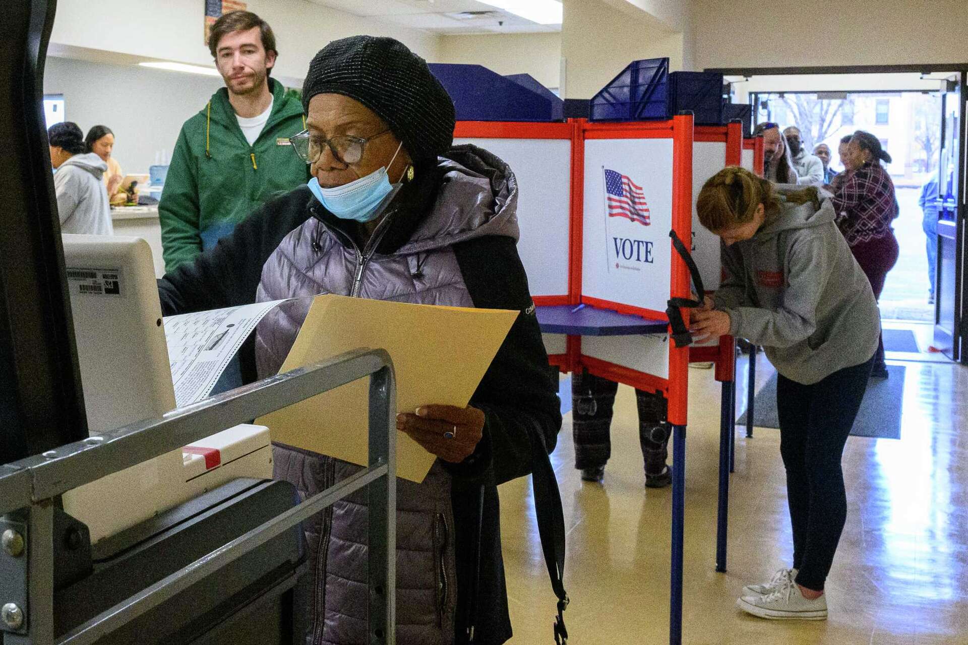 Polling sites see long lines for Day 1 of early voting in Albany area