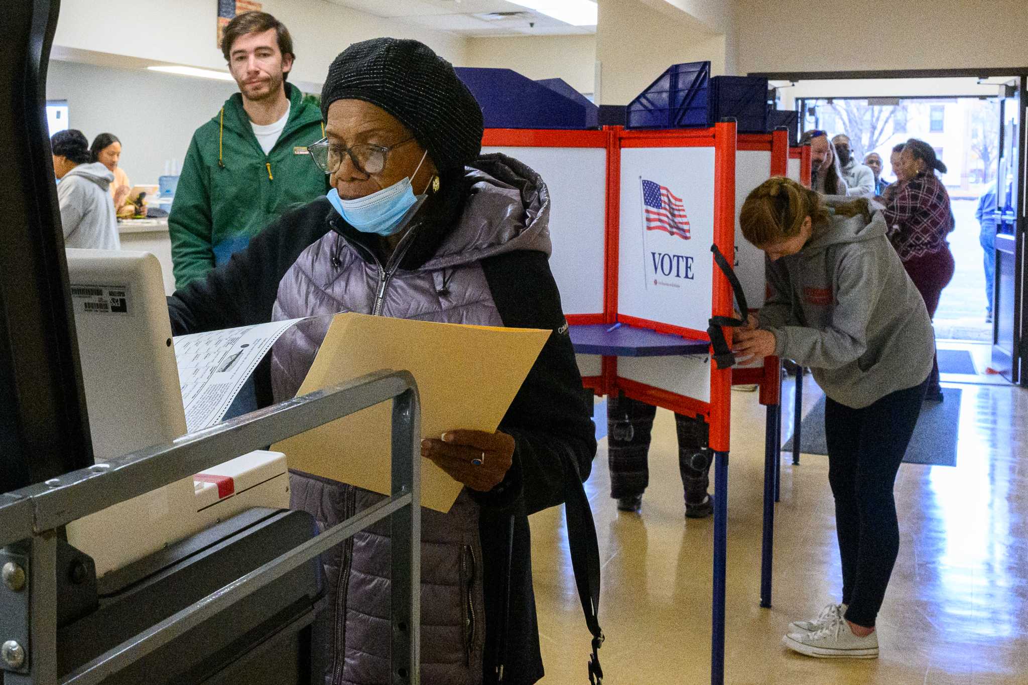 Polling sites see long lines for Day 1 of early voting in Albany area