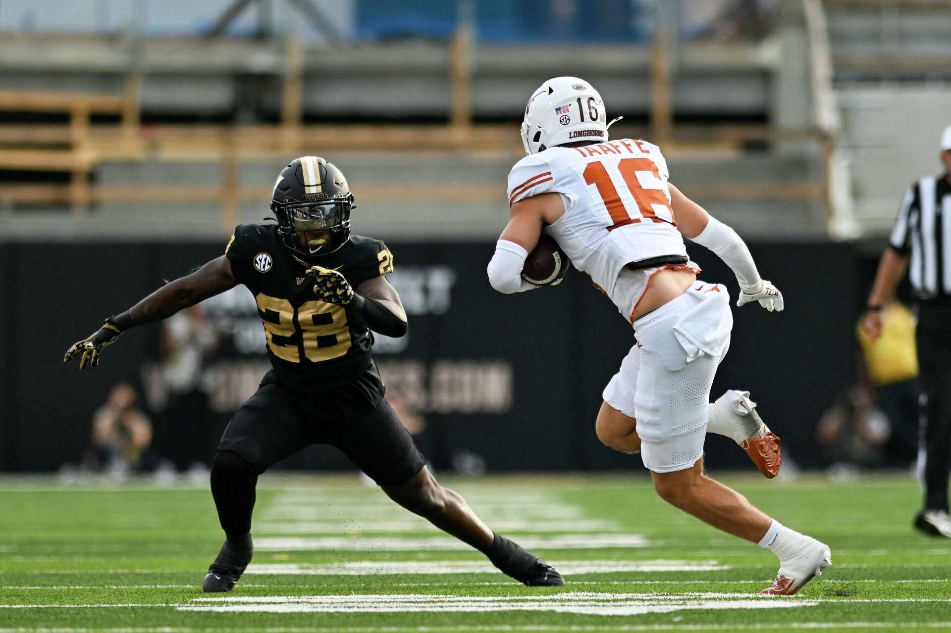 Texas football: Texas holds on to beat Vanderbilt