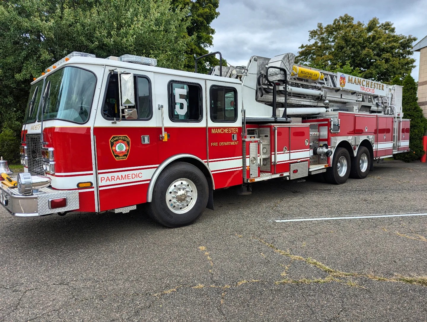 Officials: 2 displaced after structure fire in Manchester