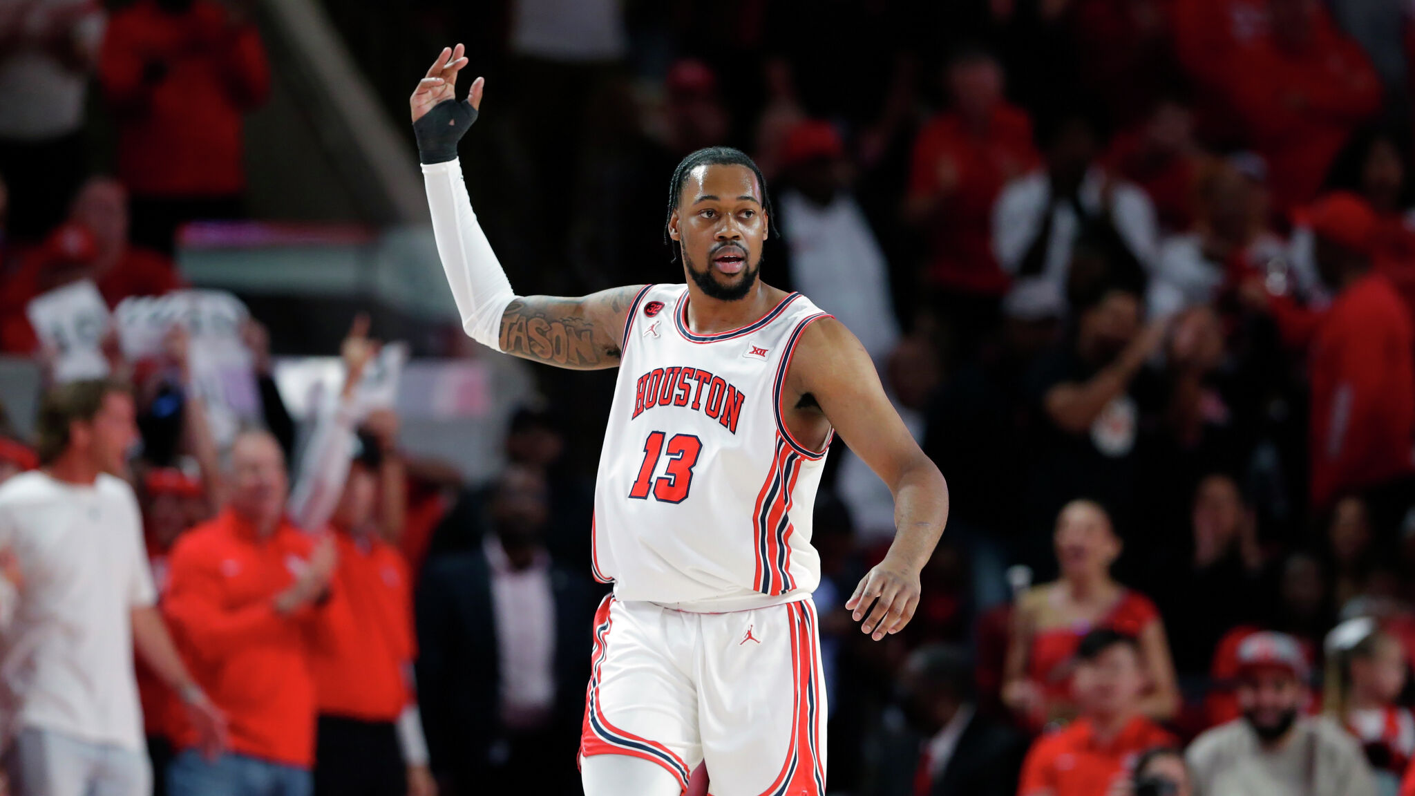 UH Cougars basketball: J'Wan Roberts takes over as vocal leader