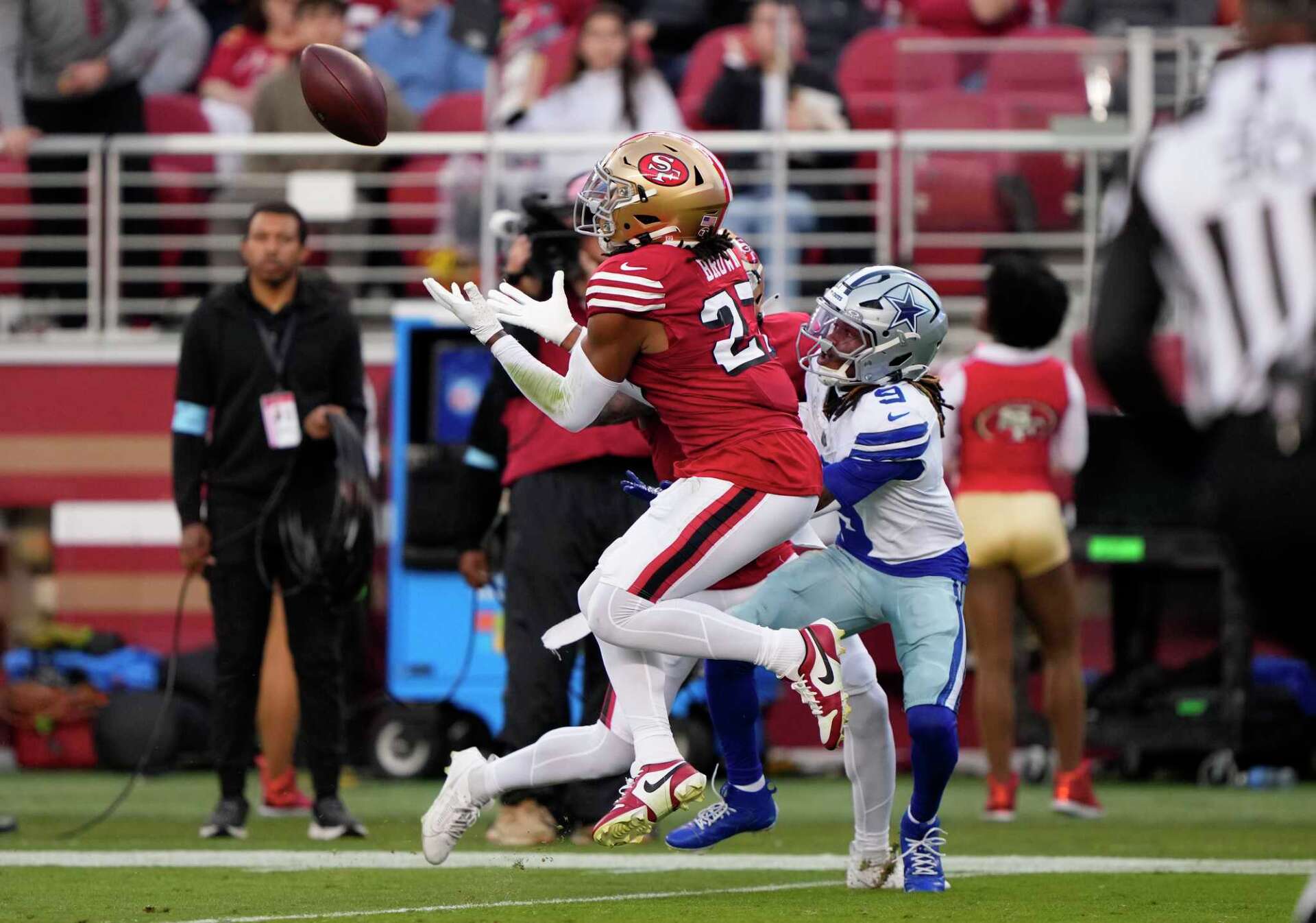 49ers earn 30-24 win over Cowboys behind Kittle, thwart Dallas rally