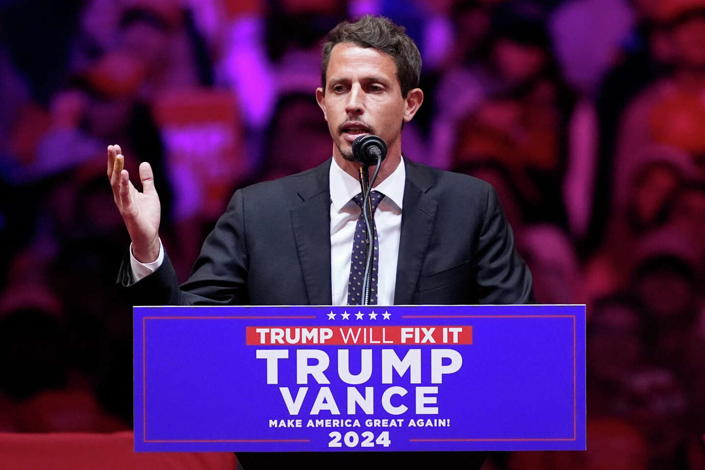 Who is Texas podcaster Tony Hinchcliffe from Trump rally?
